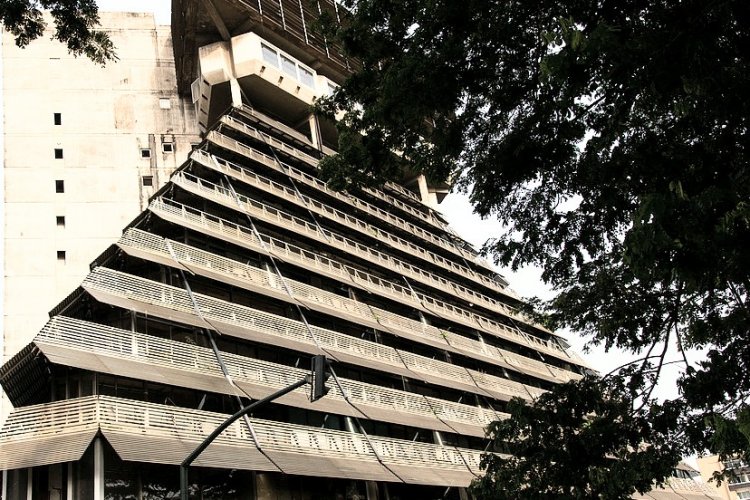 RCI-Plateau : qui a « vendu » l’immeuble « Pyramide » en 2005 ? - L ...